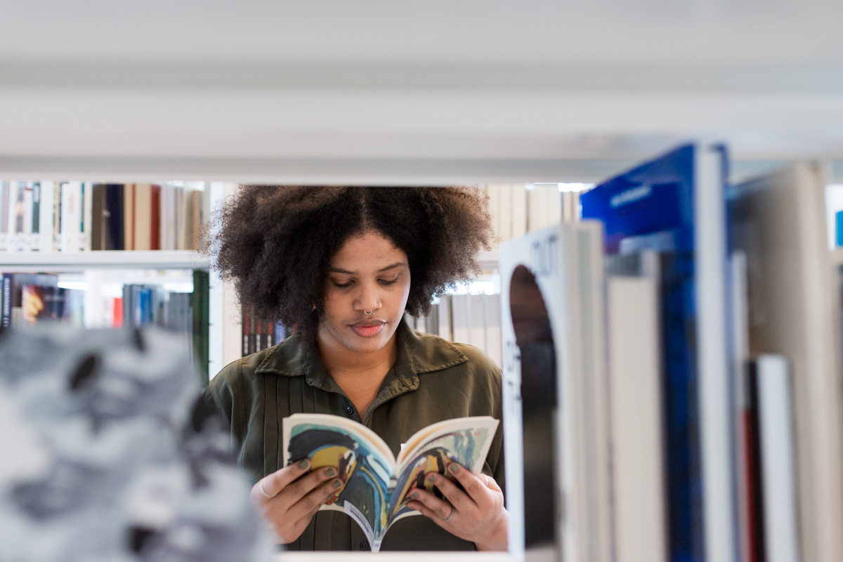 Conheça Nove Livros Da Biblioteca Mar Que Abordam Questões Raciais No
